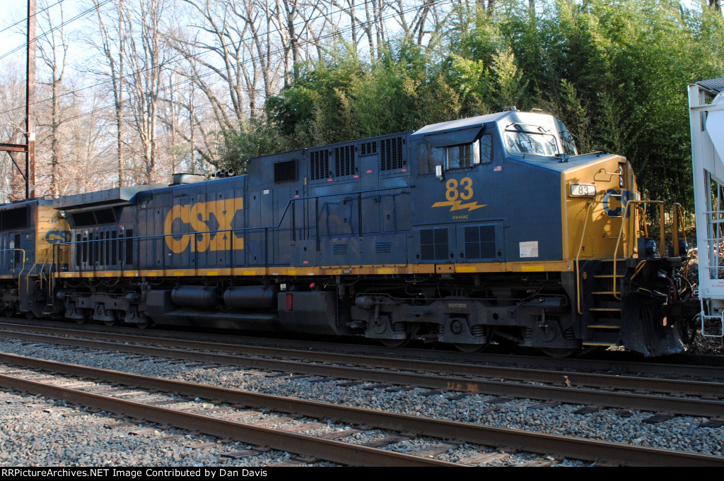 CSX AC44CW 83 trails on Q418-28
